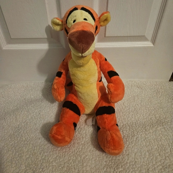 Disney | Toys | Soft Disney Store Large Plush Orange Tigger From Winnie ...